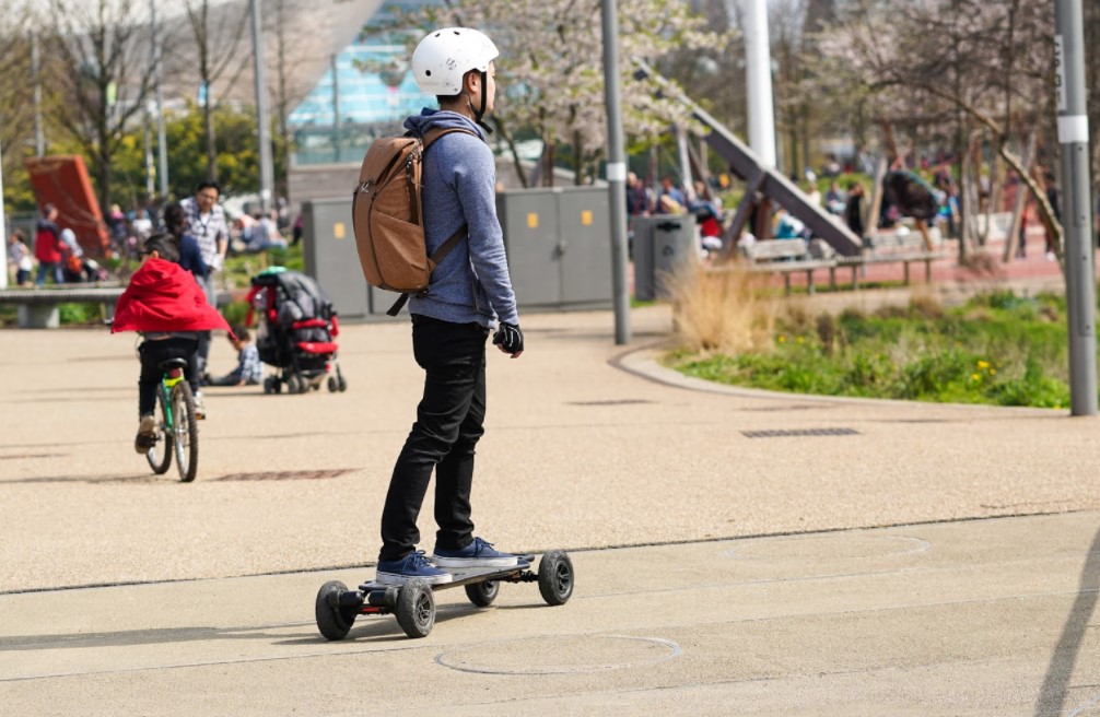 5 Reasons Why Electric Skateboards Are The Newest Trend In 2024 ...