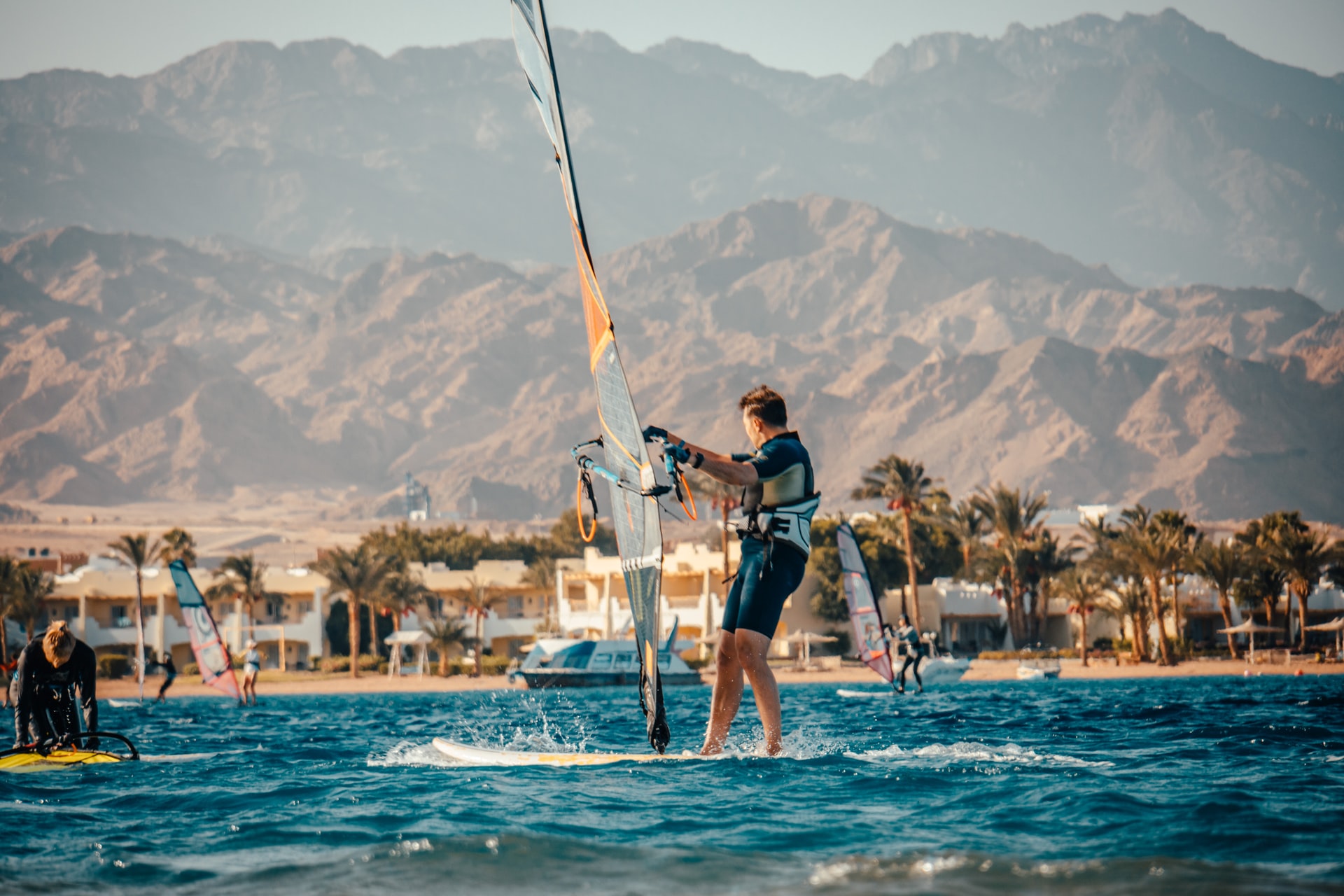 5 Things To Know Before You Try Windsurfing For The First Time - PMCAOnline