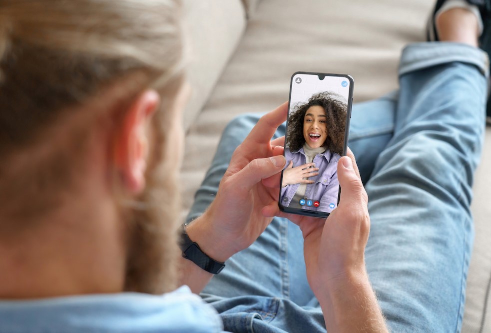 7 Ways to Spot Fake Profiles When Using Online Dating Apps - PMCAOnline