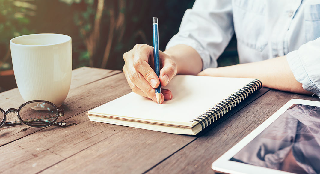 7 Tips on How to Write a Movie Review - PMCA Online