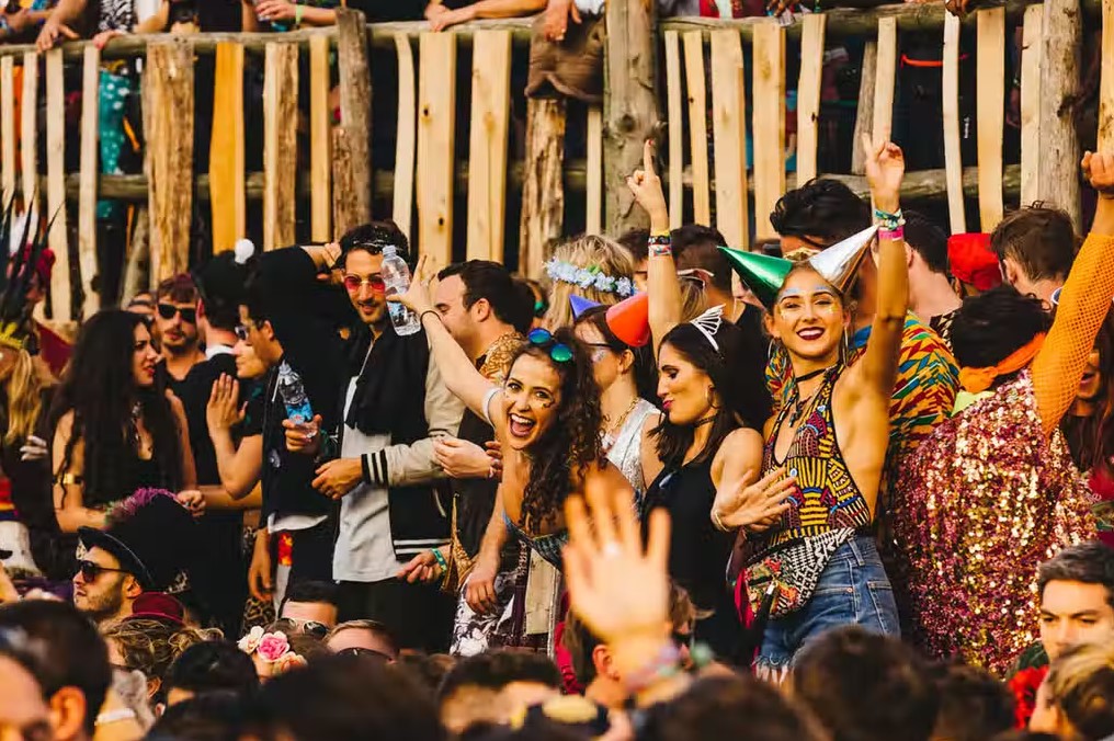 10 Accessories You Need Before Your Next Concert or Festival - PMCAOnline