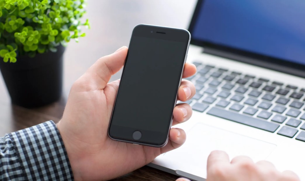 What Are the Signs That Your Phone Is Being Tracked? - PMCAOnline