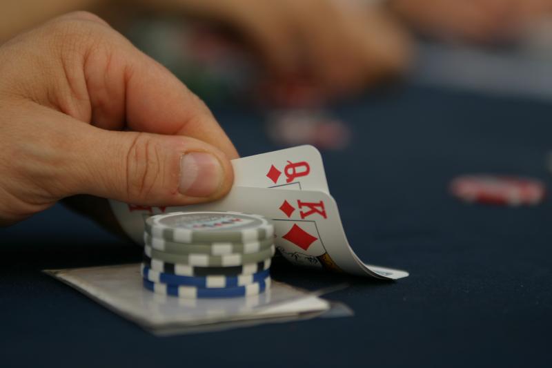 How Often Do Pro Poker Players Bluff? 4 Things to Know - PMCAOnline