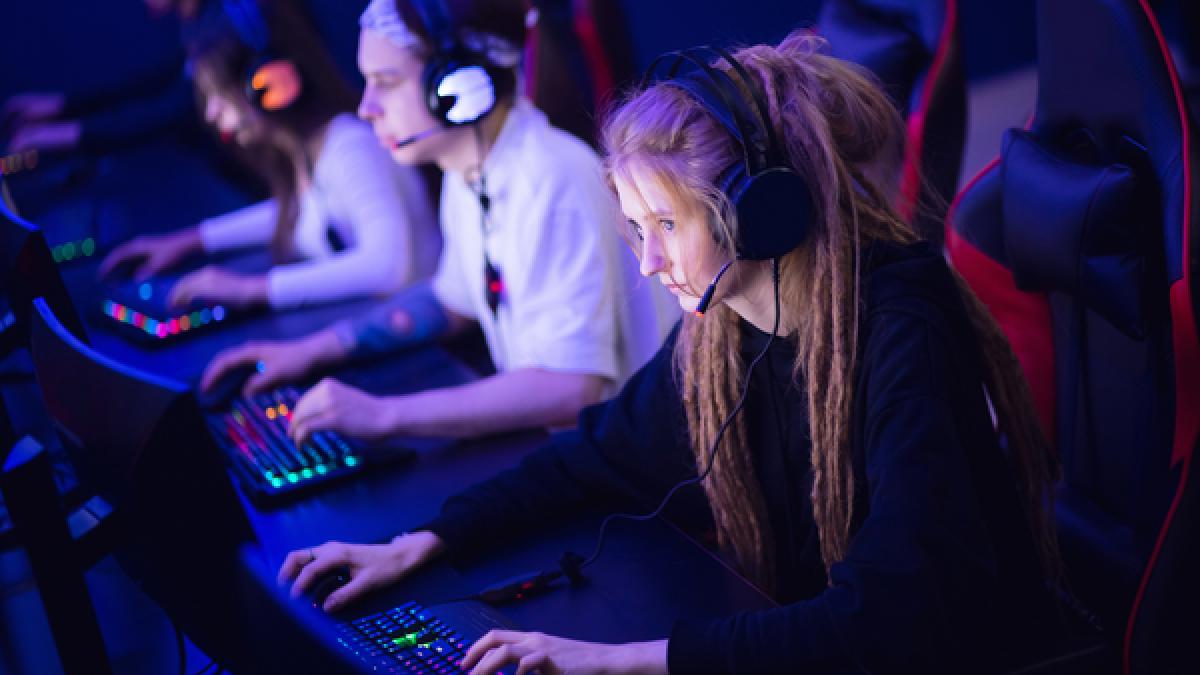 How Beginners Can Play Online Multiplayer Games Like a Pro - PMCAOnline