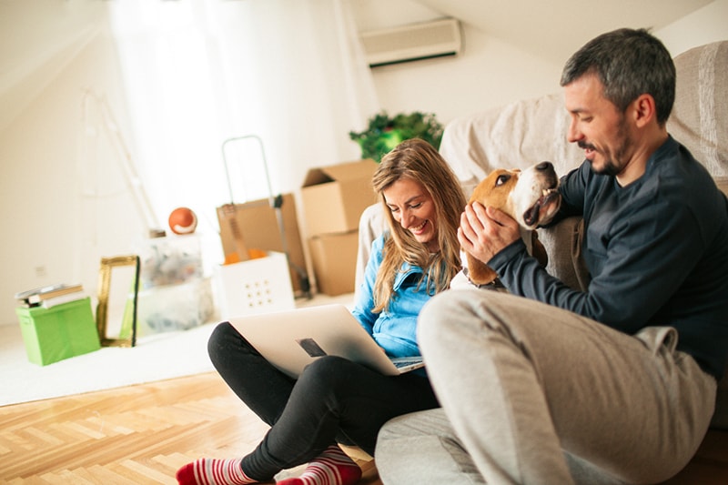 6 Tips on How to Negotiate with Your Landlord to Allow Pets - PMCAOnline