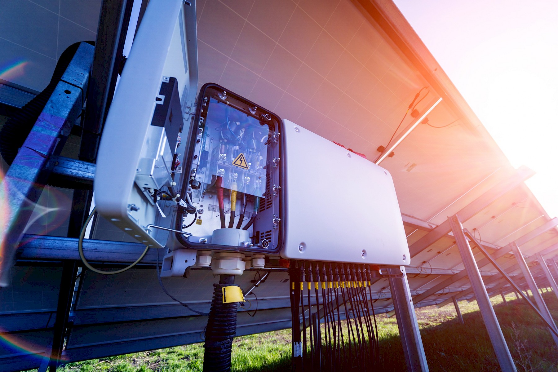 Exploring the Latest in Hybrid Solar Inverter Technology - PMCAOnline