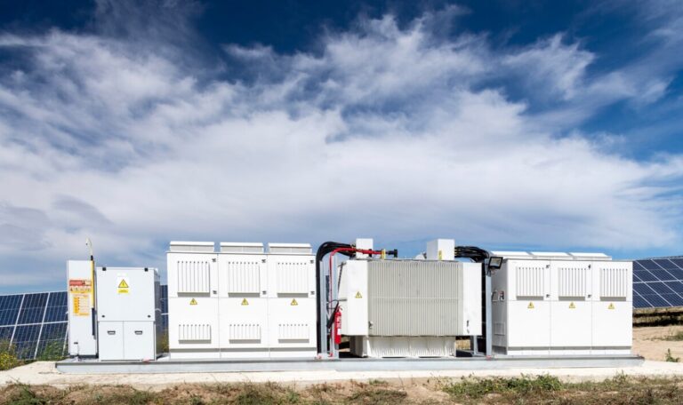 Exploring the Latest in Hybrid Solar Inverter Technology - PMCAOnline